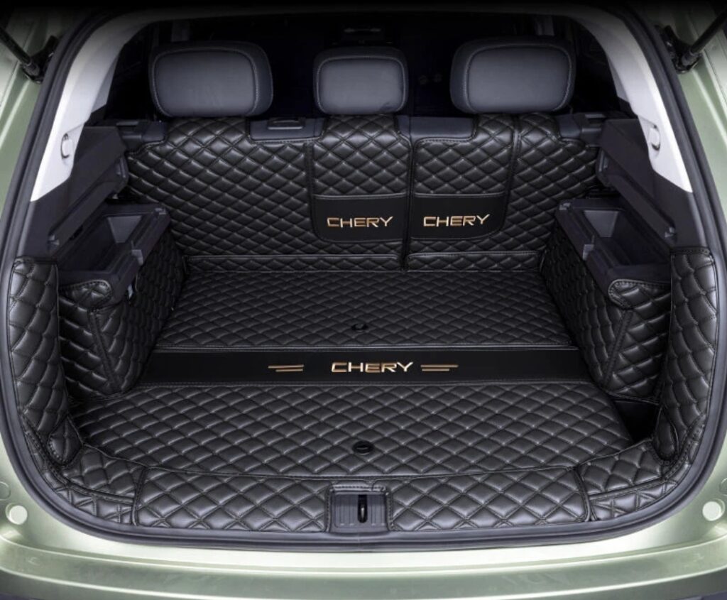 JAECOO J7 – BLACK PADDED BOOT MAT – aeroblack