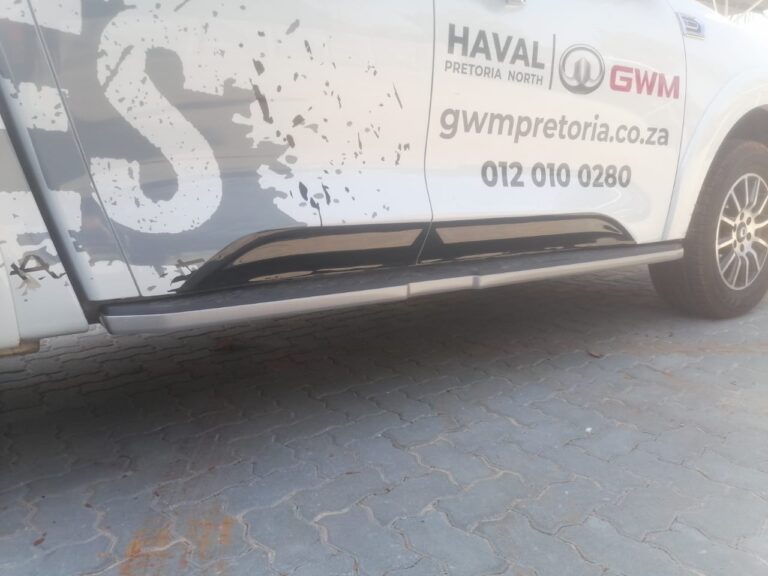 P SERIES PASSENGER – LOWER CLADDING – aeroblack